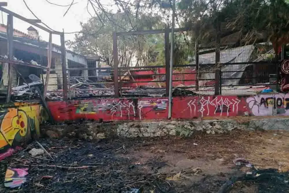 Καταστράφηκε από Πυρκαγιά ο εγκαταλελειμμένος ιστορικός «Πευκώνας» των ...